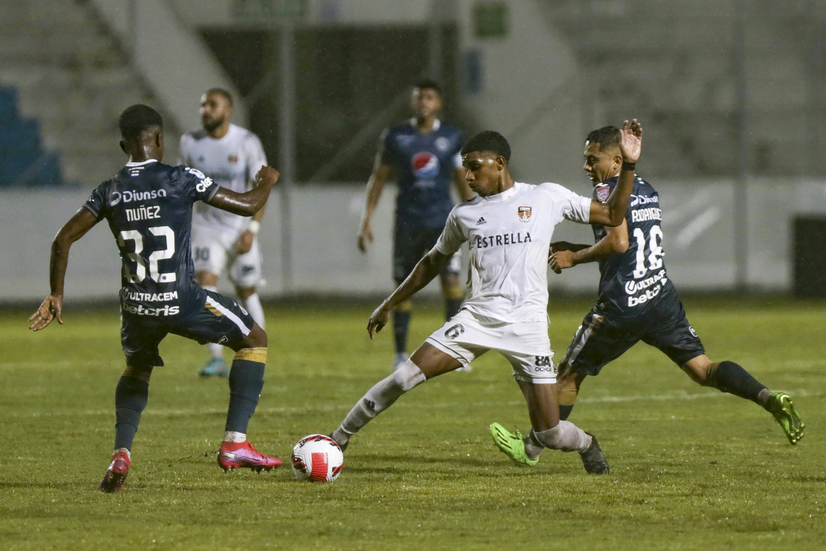 Tejeda, Hernandez goals help Motagua march forward