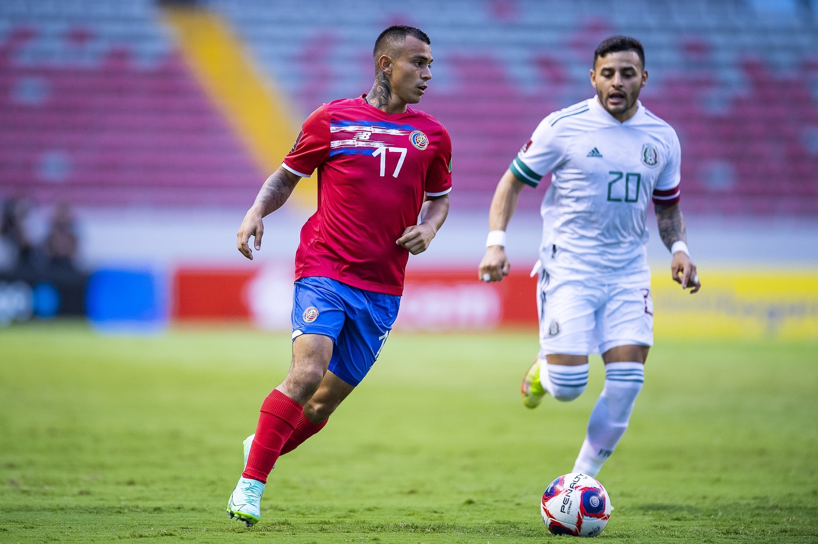 Pineda goal powers Mexico past Costa Rica
