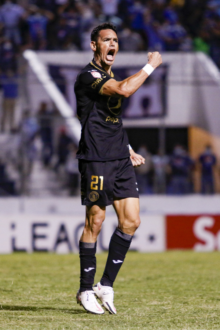 Anangono, Contreras among top players in SCL Final 1st leg