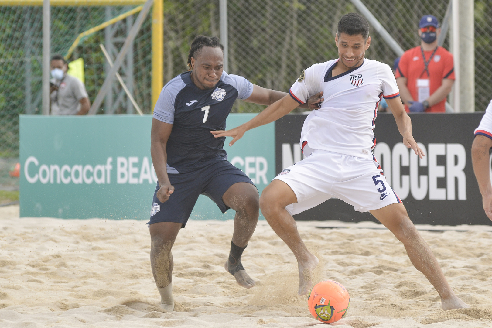 Inicio contundente en Fútbol playa para El Salvador y México
