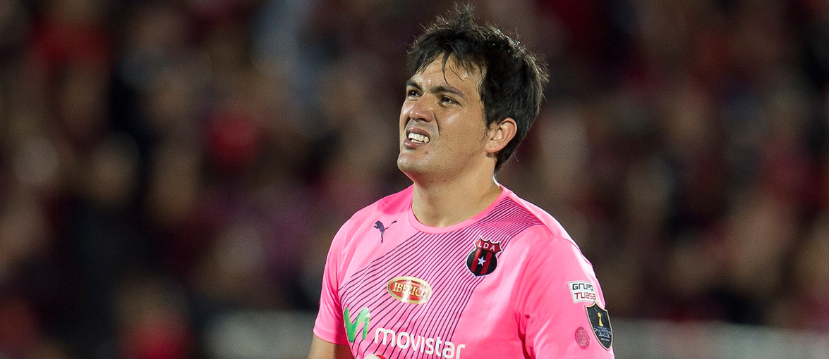 Quesada y Lewis quieren ser titulares con Alajuelense en CCL