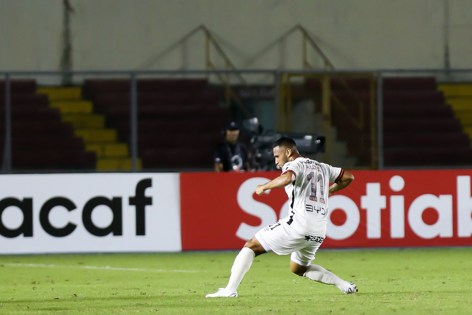 Lopez laser sends Alajuelense to quarterfinals