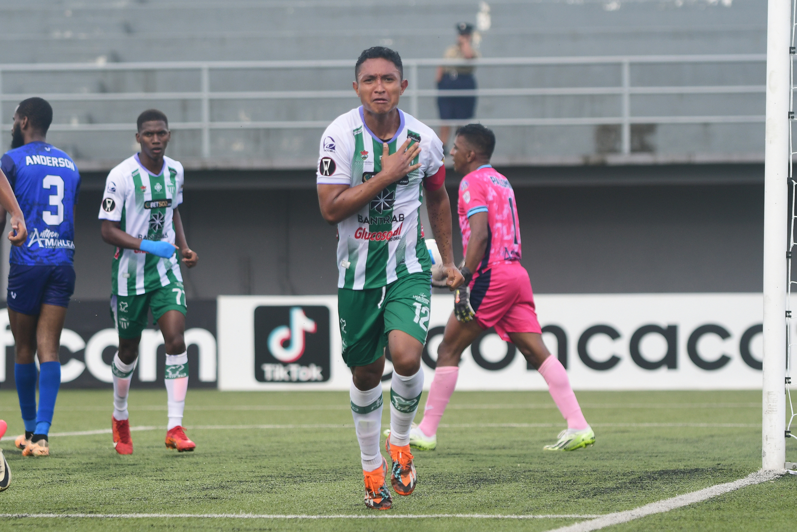 Con Hat-trick de Ardón Antigua logró su primera victoria en la Copa ...